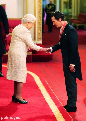 Benedict Cumberbatch Receives CBE From The Queen [PHOTOS] | The ...